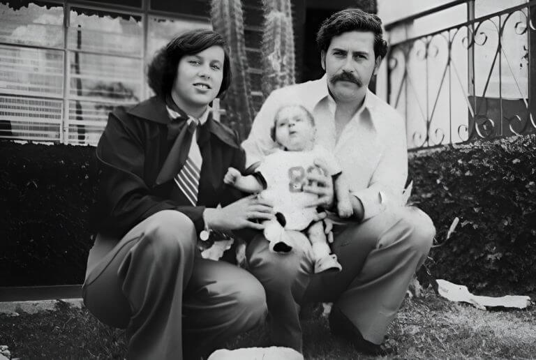 27 Never-Before-Seen Photos of Pablo Escobar's Dual Life