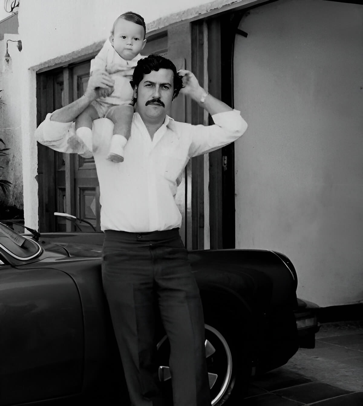 27 Never-Before-Seen Photos of Pablo Escobar's Dual Life