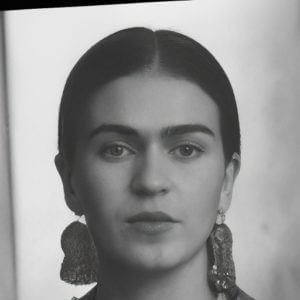 Rare Portraits of Frida Kahlo in HD - Face26