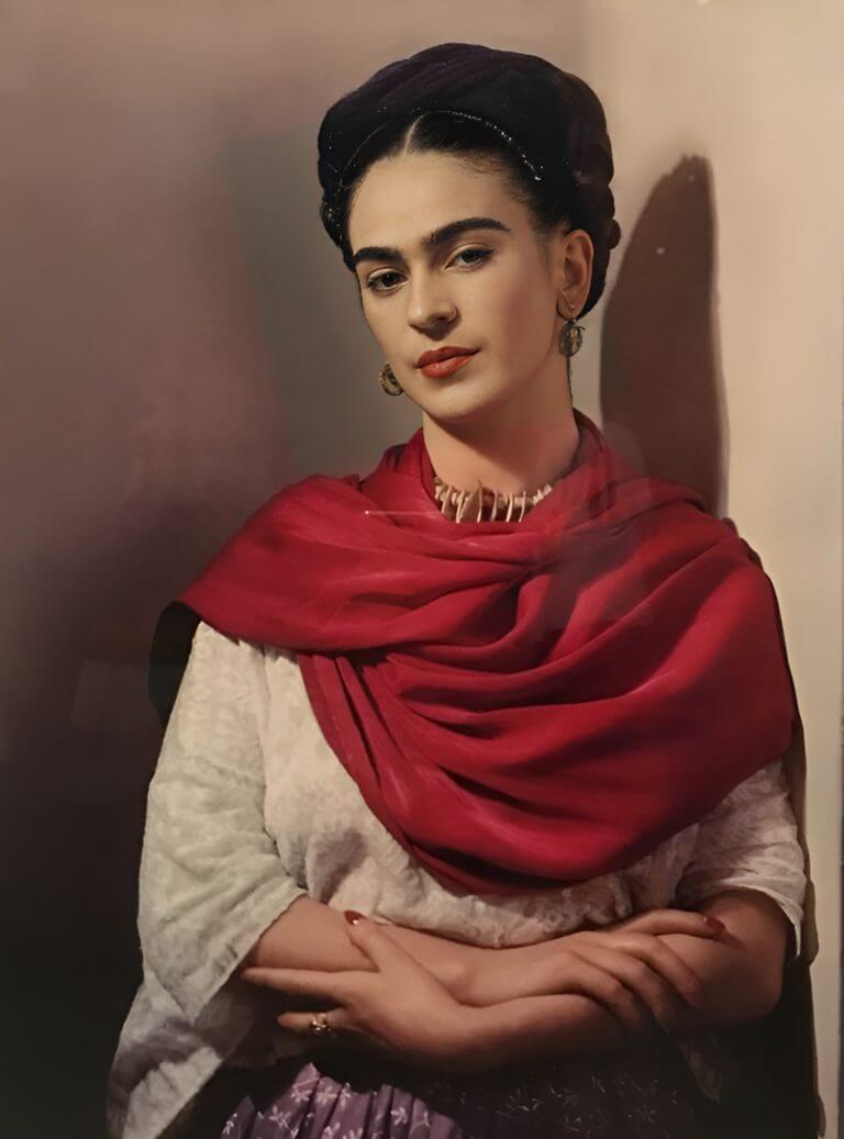 Rare Portraits of Frida Kahlo in HD - Face26