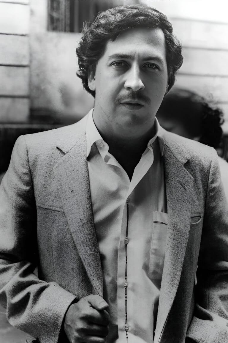 27 Never-Before-Seen Photos of Pablo Escobar's Dual Life