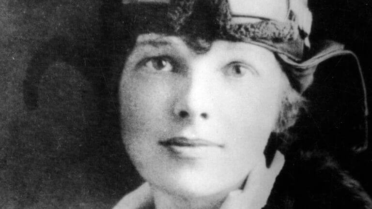 30 Amazing and Rare Photos of Amelia Earhart