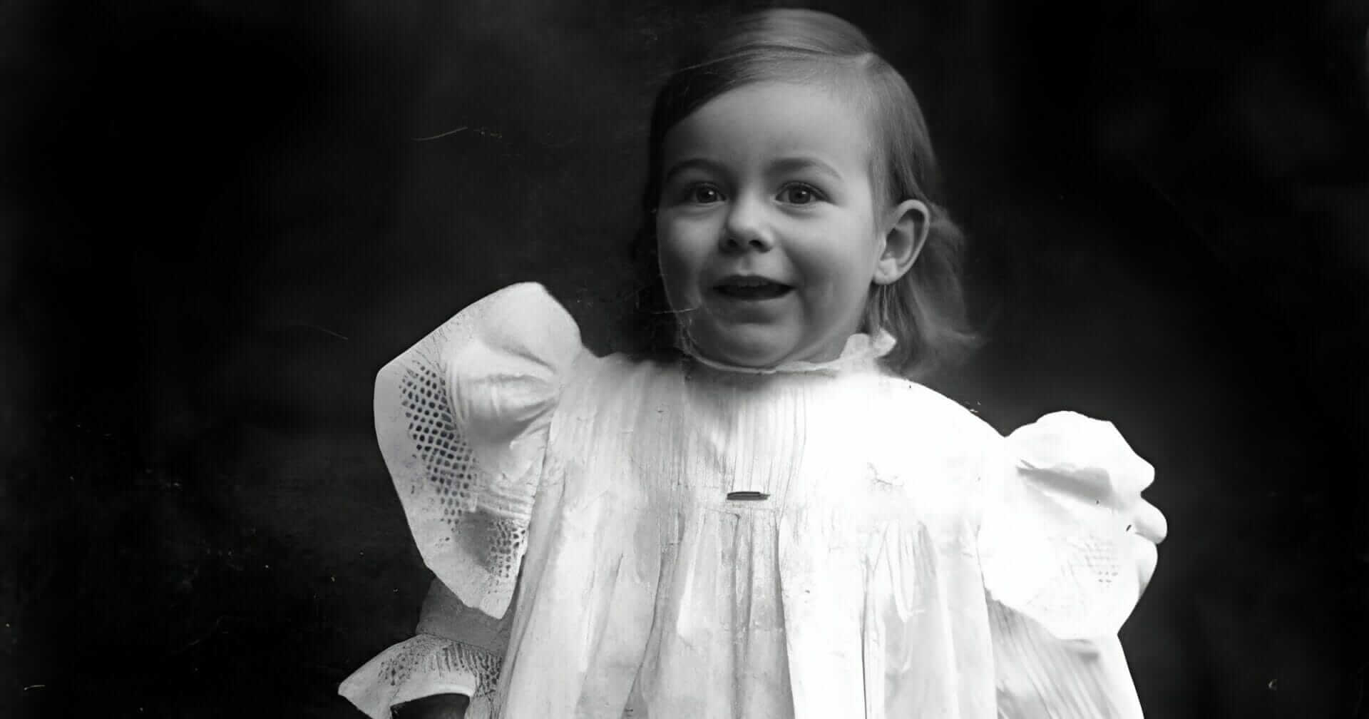 30 Amazing and Rare Photos of Ernest Hemingway - Face26 - AI Photo Enhancer