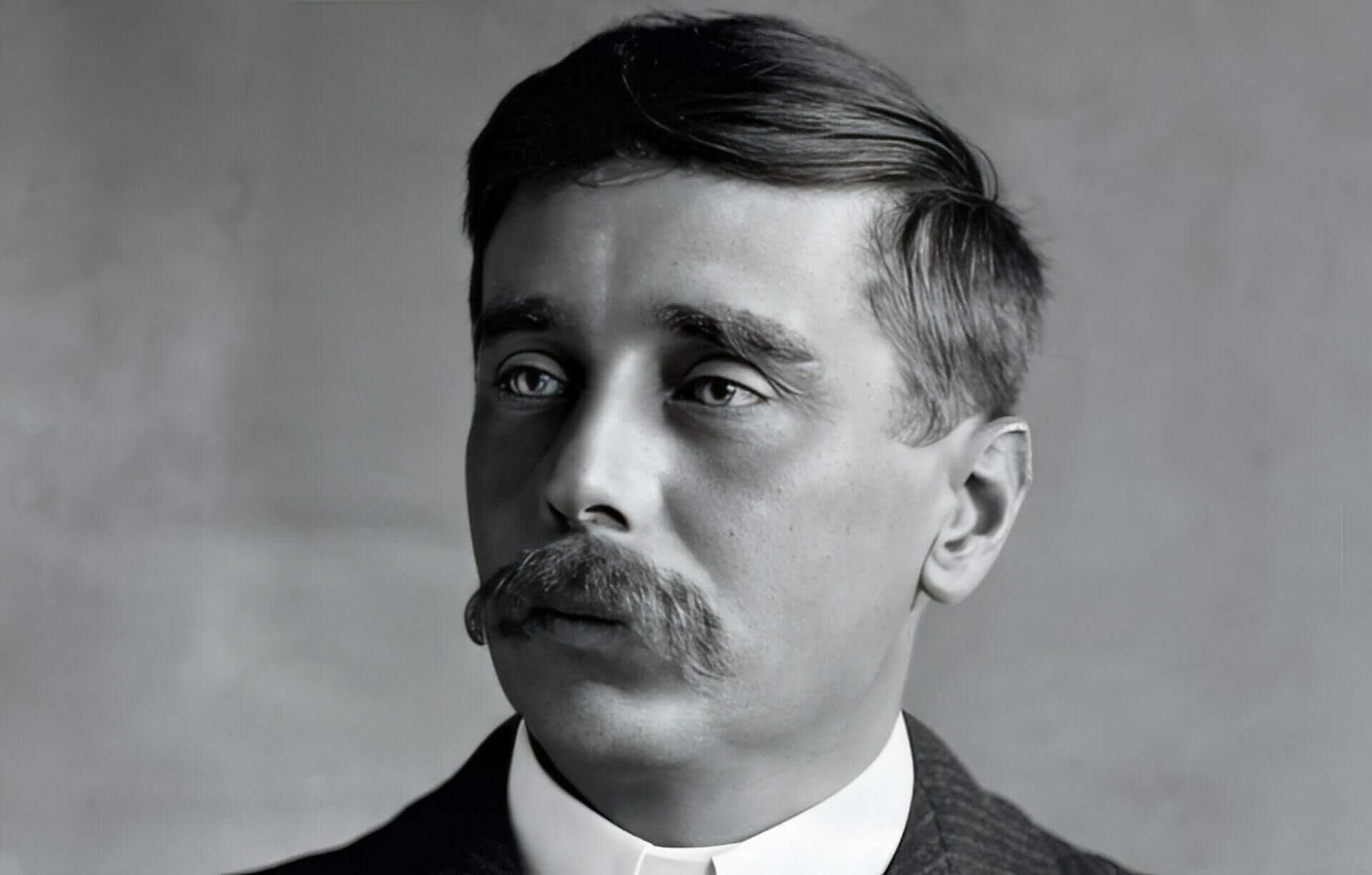 30 Amazing and Rare Photos of H.G. Wells - Face26 - AI Photo Enhancer