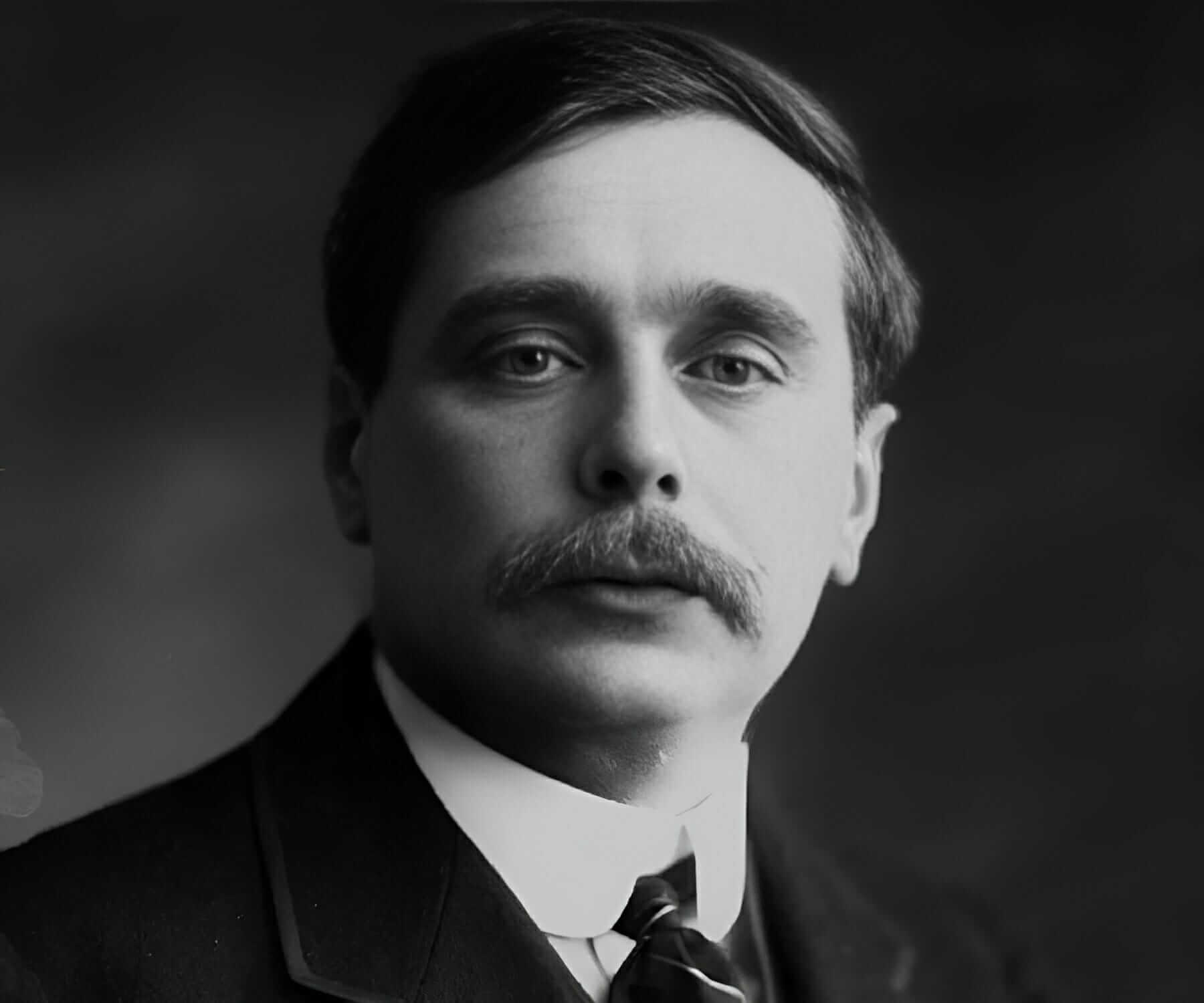 30 Amazing and Rare Photos of H.G. Wells - Face26 - AI Photo Enhancer