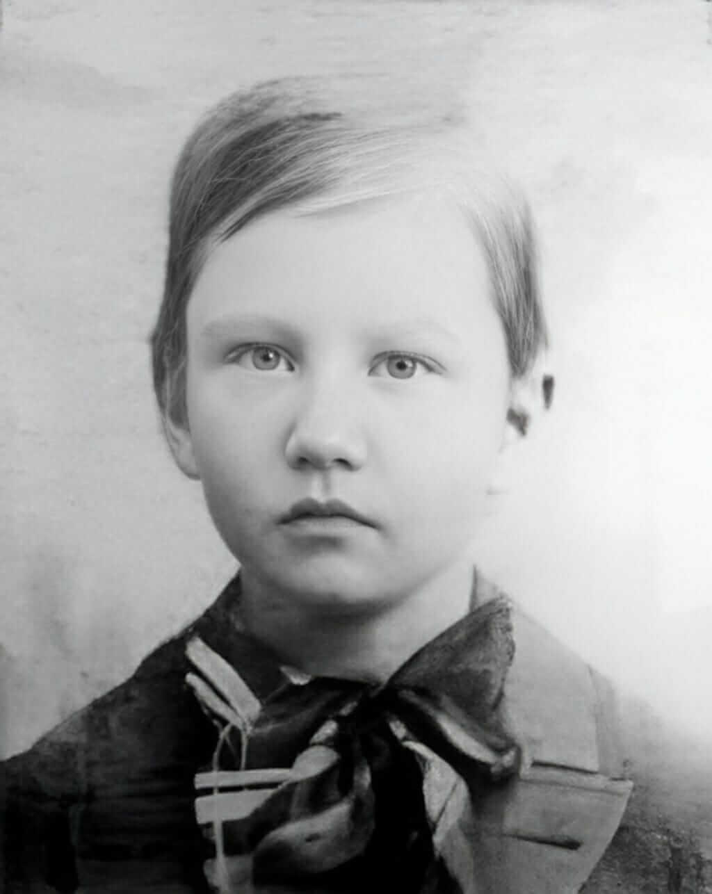 30 Amazing and Rare Photos of Jules Verne - Face26 - AI Photo Enhancer