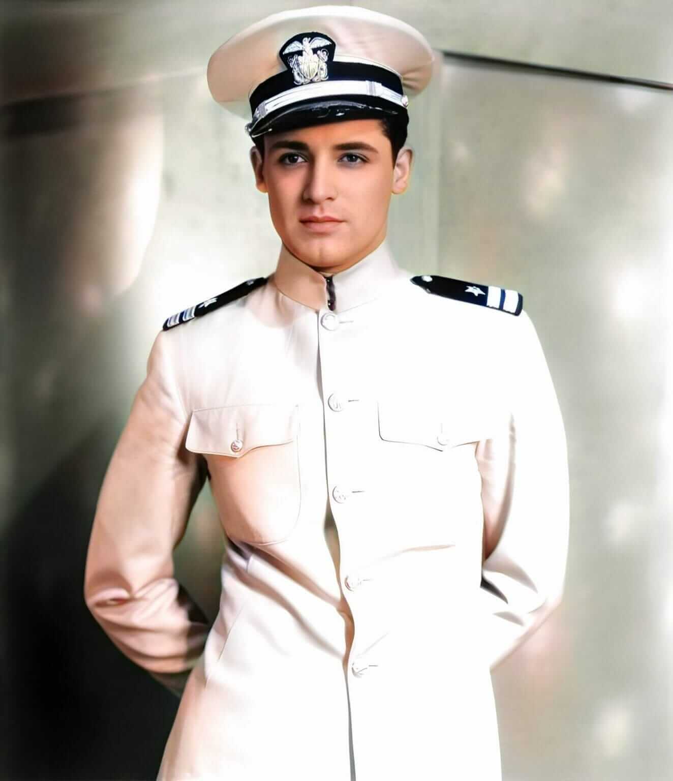 30 Amazing and Rare Photos of Humphrey Bogart in HD