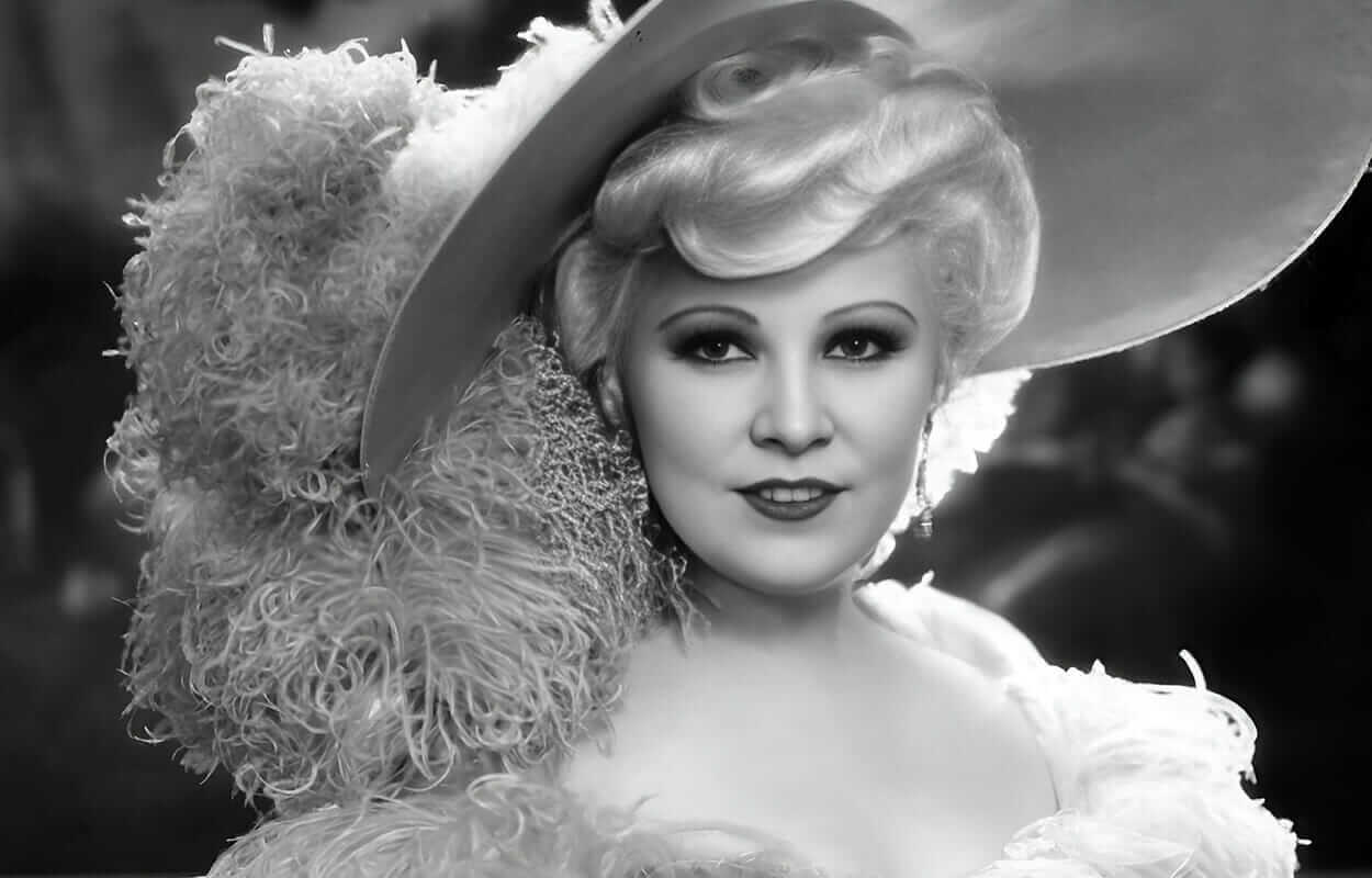 30 Amazing and Rare Photos of Mae West - Face26 - AI Photo Enhancer