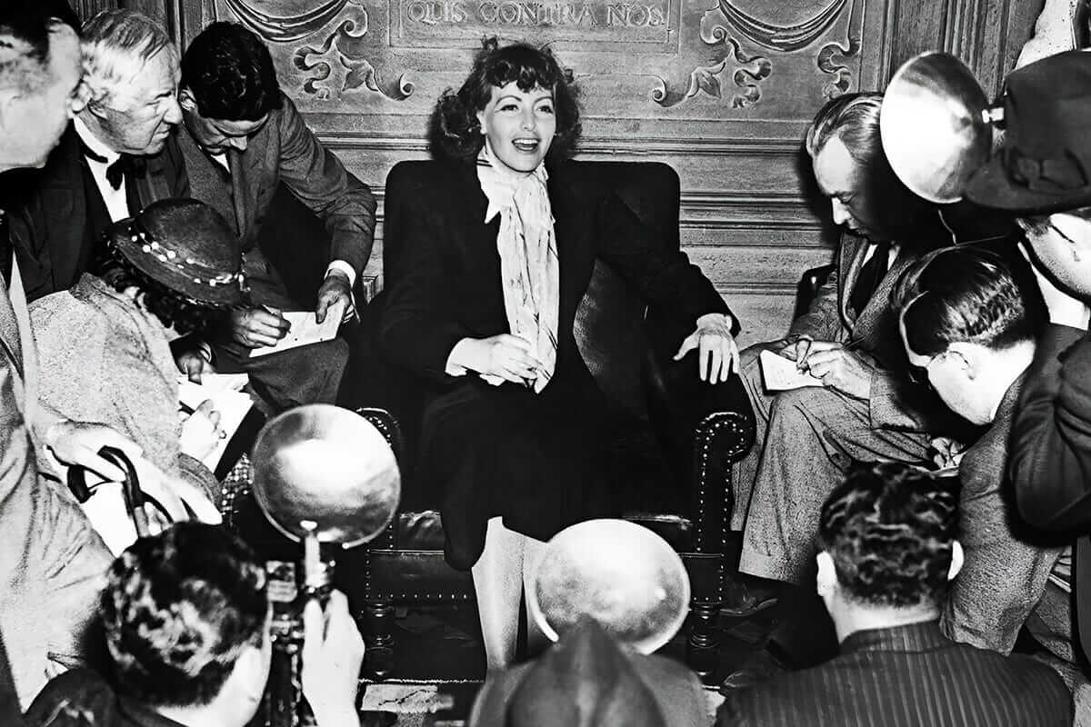 30 Amazing and Rare Photos of Greta Garbo - Face26 - AI Photo Enhancer